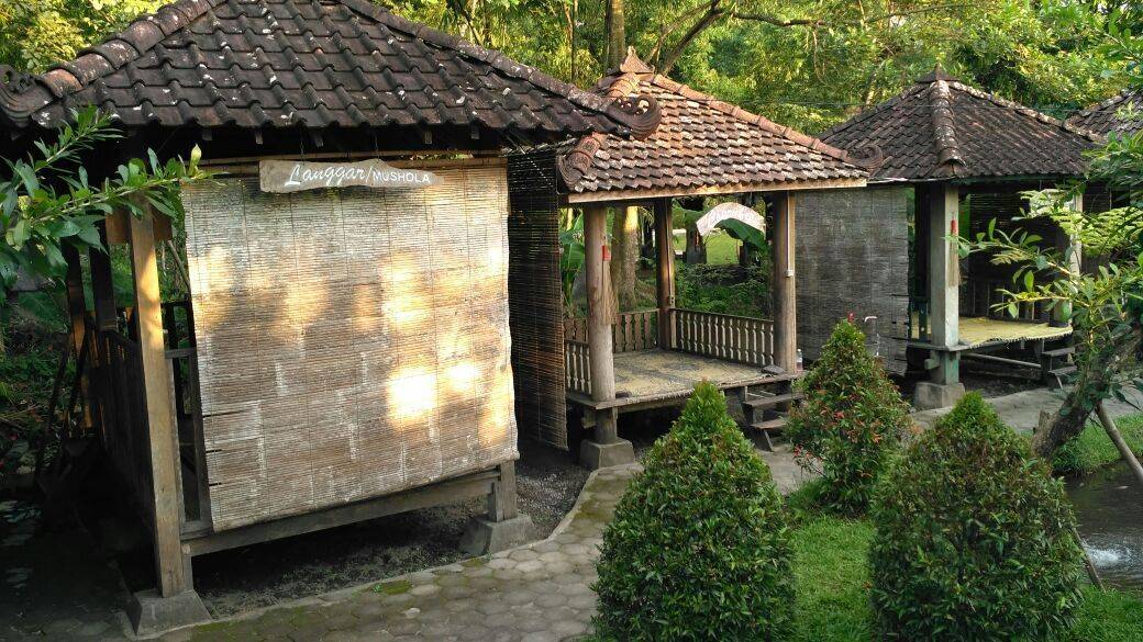 Wedangan Kampoeng, Tongkrongan Jadul Bernuansa Pedesaan di Tengah ...