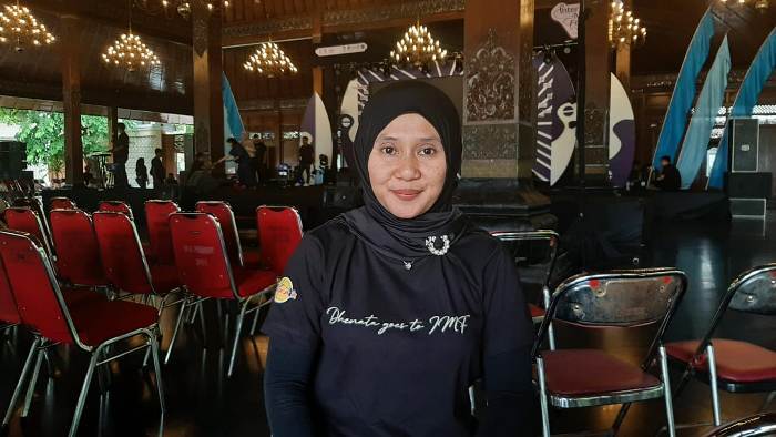 0312 - Tari topeng - Ria » » JOGLOSEMAR NEWS